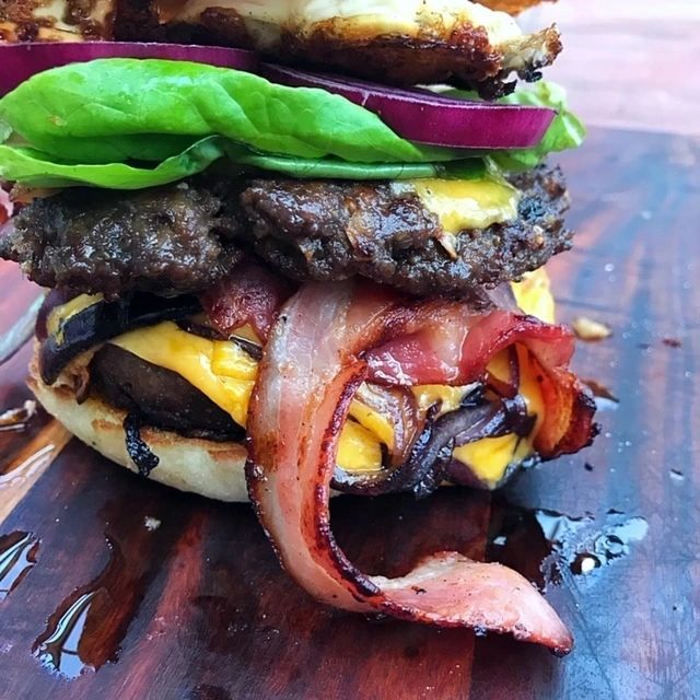 Burger-licious! What makes the perfect burger? - Come Grill With Me